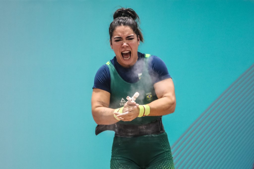 Amanda Schott iguala três recordes brasileiros no Campeonato Mundial de ...